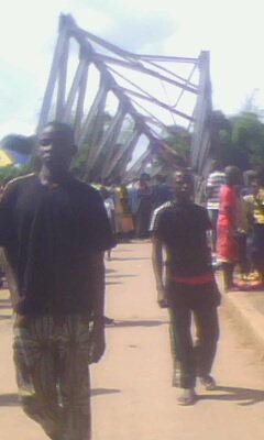 LES PHOTOS DE L’EFFONDREMENT DU PONT DE MOUYONDZI | www.congo-liberty.com