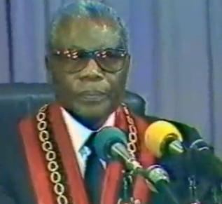 Le Président Pascal Lissouba nomme le 1er ministre Stéphane Bongho ...
